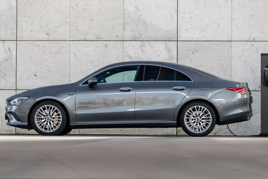 Mercedes CLA agora híbrido