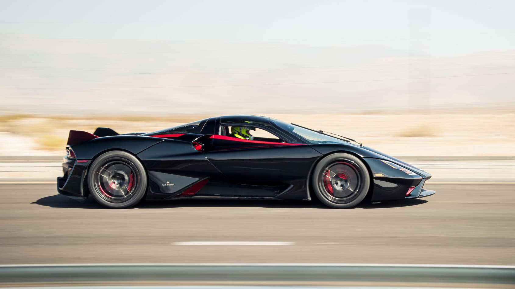 Lembram-se do SSC Tuatara? É agora o carro de estrada mais rápido do mundo!