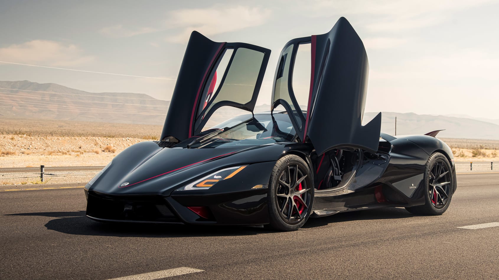 Lembram-se do SSC Tuatara? É agora o carro de estrada mais rápido do mundo!